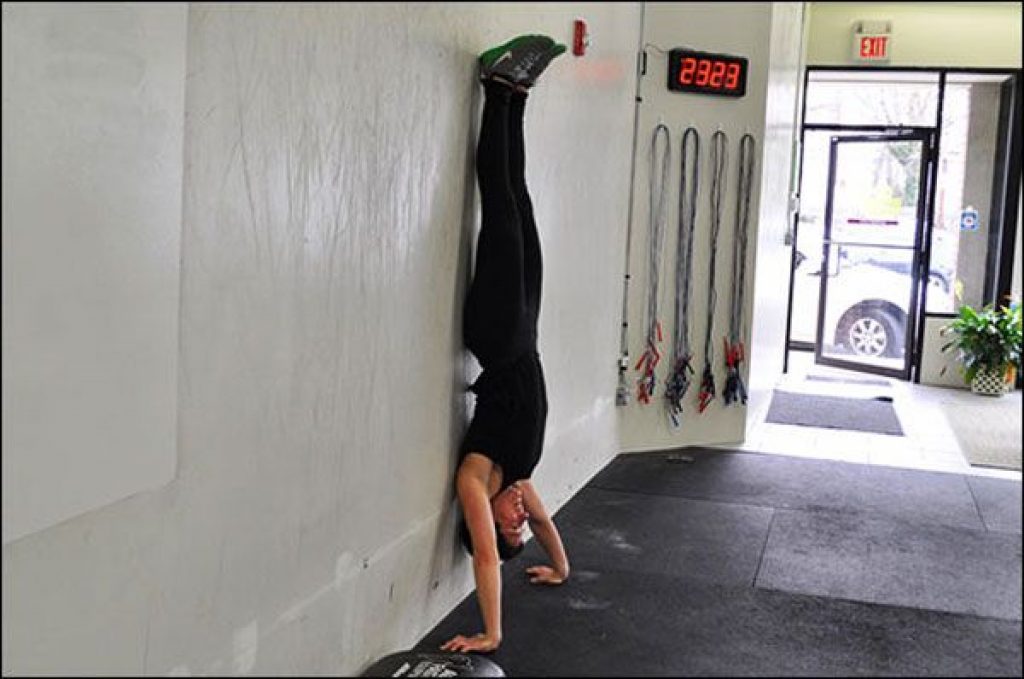 How To Do A Handstand? Learn The Correct Technique — AAFS
